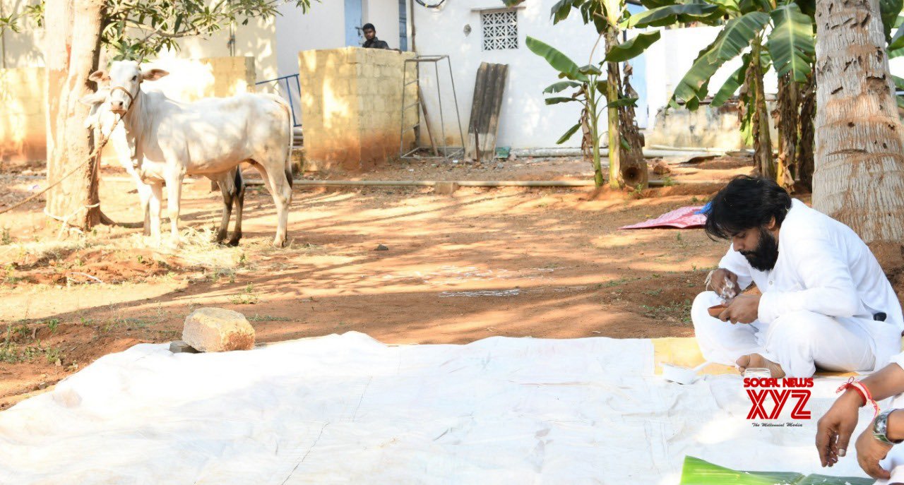 JanaSena Chief Shri PawanKalyan Having Lunch At Holy Family High School ...