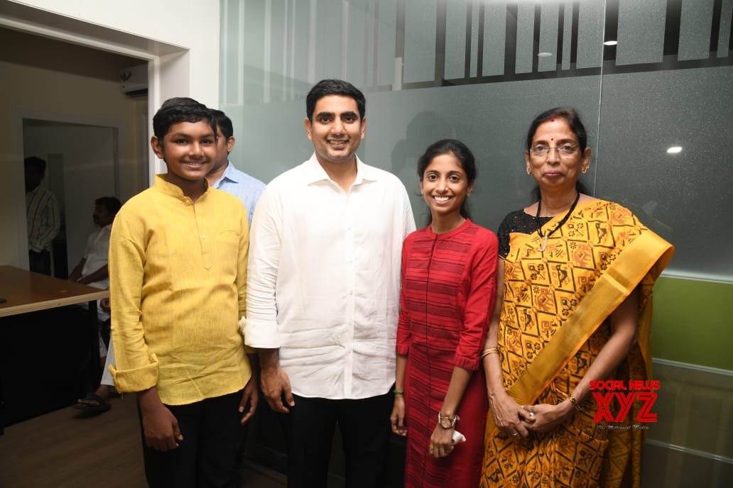 Nara Lokesh Meets With TDP Party Workers And Fans - Gallery - Social News XYZ