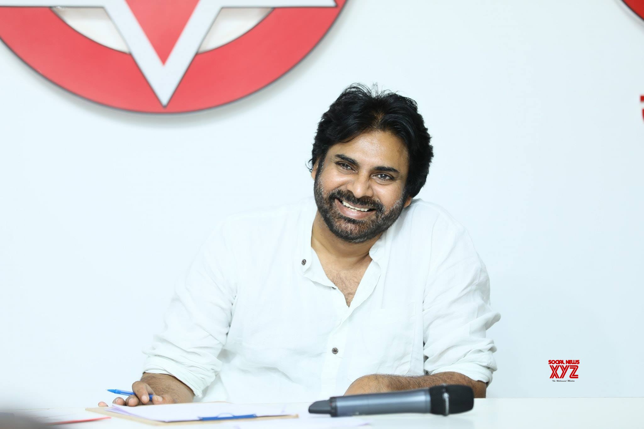 JanaSena Chief Pawan Kalyan Meeting With Amaravati Farmers - Gallery - Social News XYZ