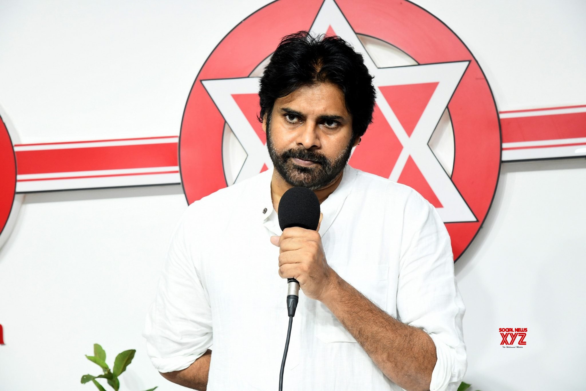 JanaSena Chief Pawan Kalyan Meeting With Amaravati Farmers - Gallery - Social News XYZ