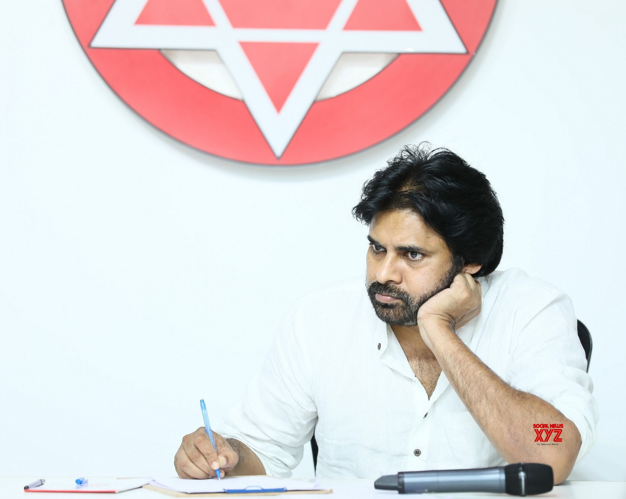 JanaSena Chief Pawan Kalyan Meeting With Amaravati Farmers - Gallery - Social News XYZ