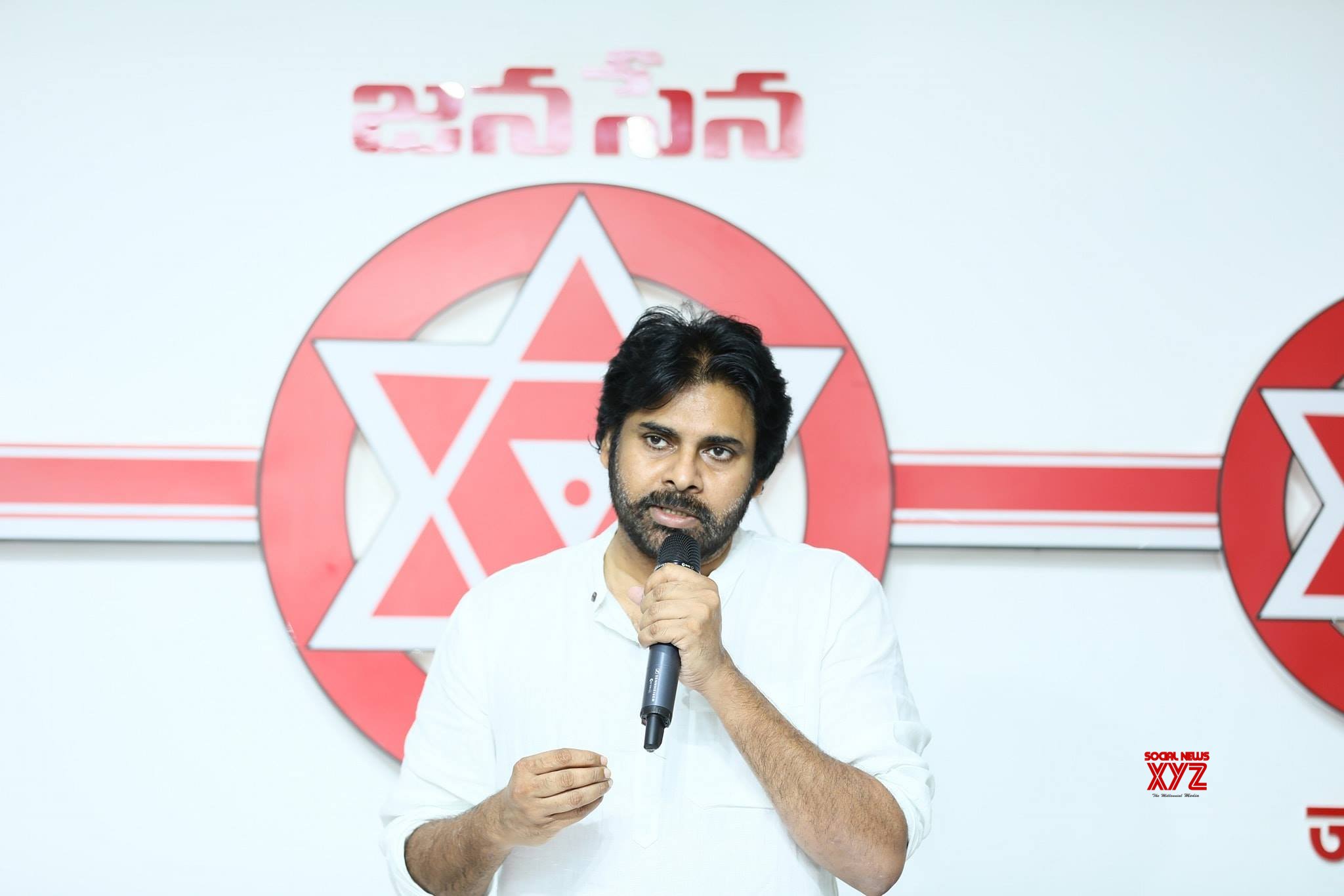 JanaSena Chief Pawan Kalyan Meeting With Amaravati Farmers - Gallery - Social News XYZ
