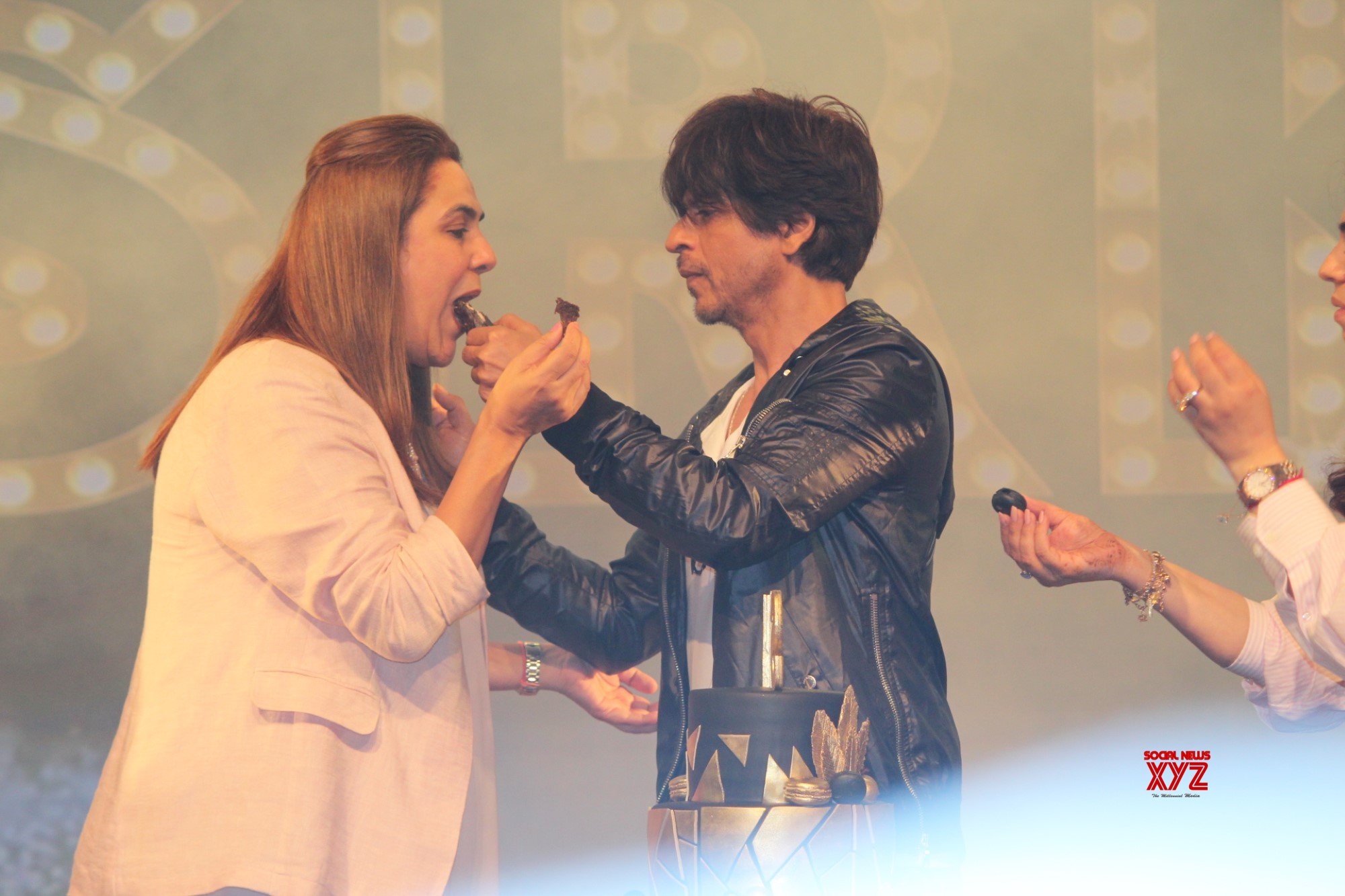 Shah Rukh Khan Grand 54th Birthday Celebration With His Fans - Gallery ...