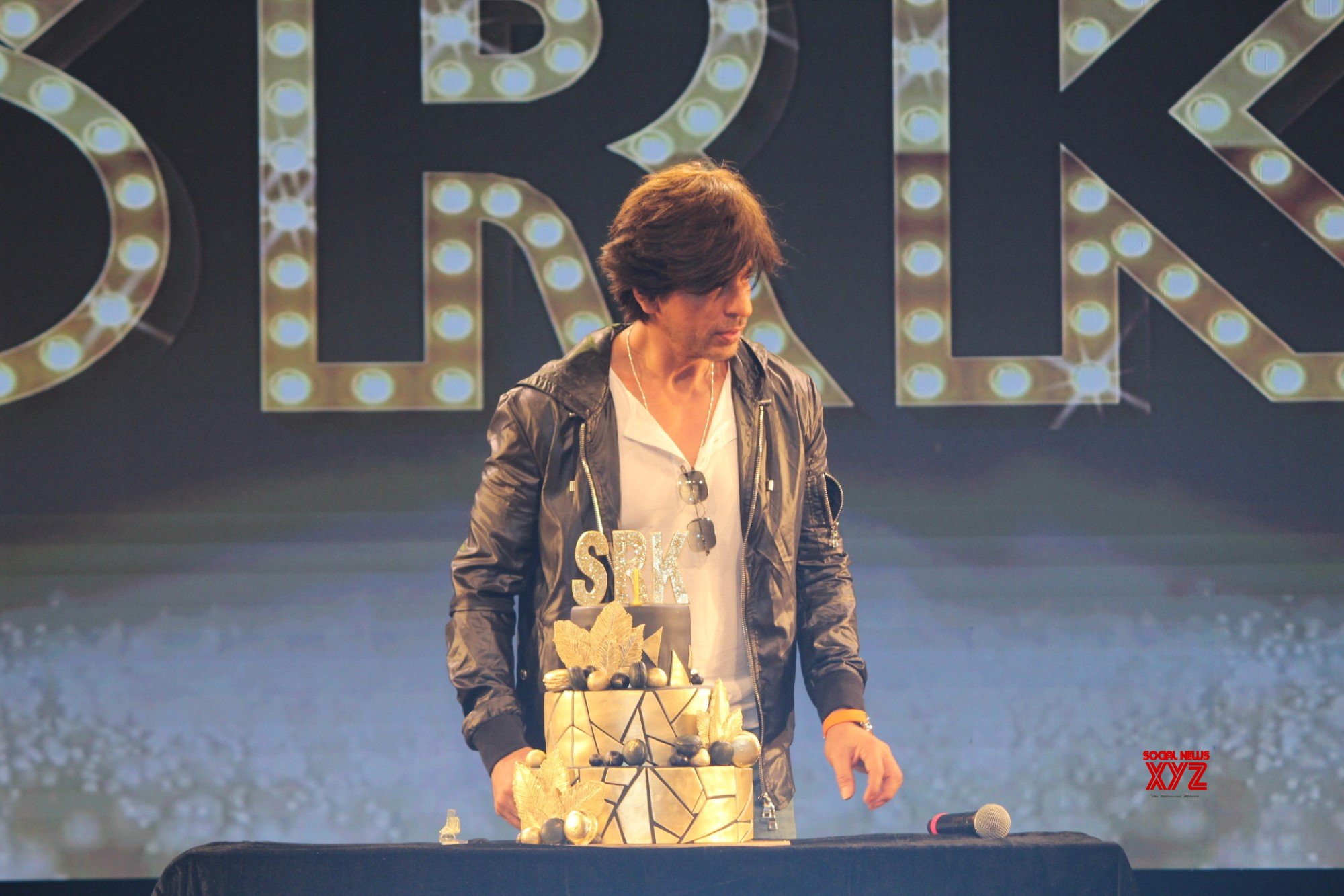 Shah Rukh Khan Grand 54th Birthday Celebration With His Fans - Gallery ...
