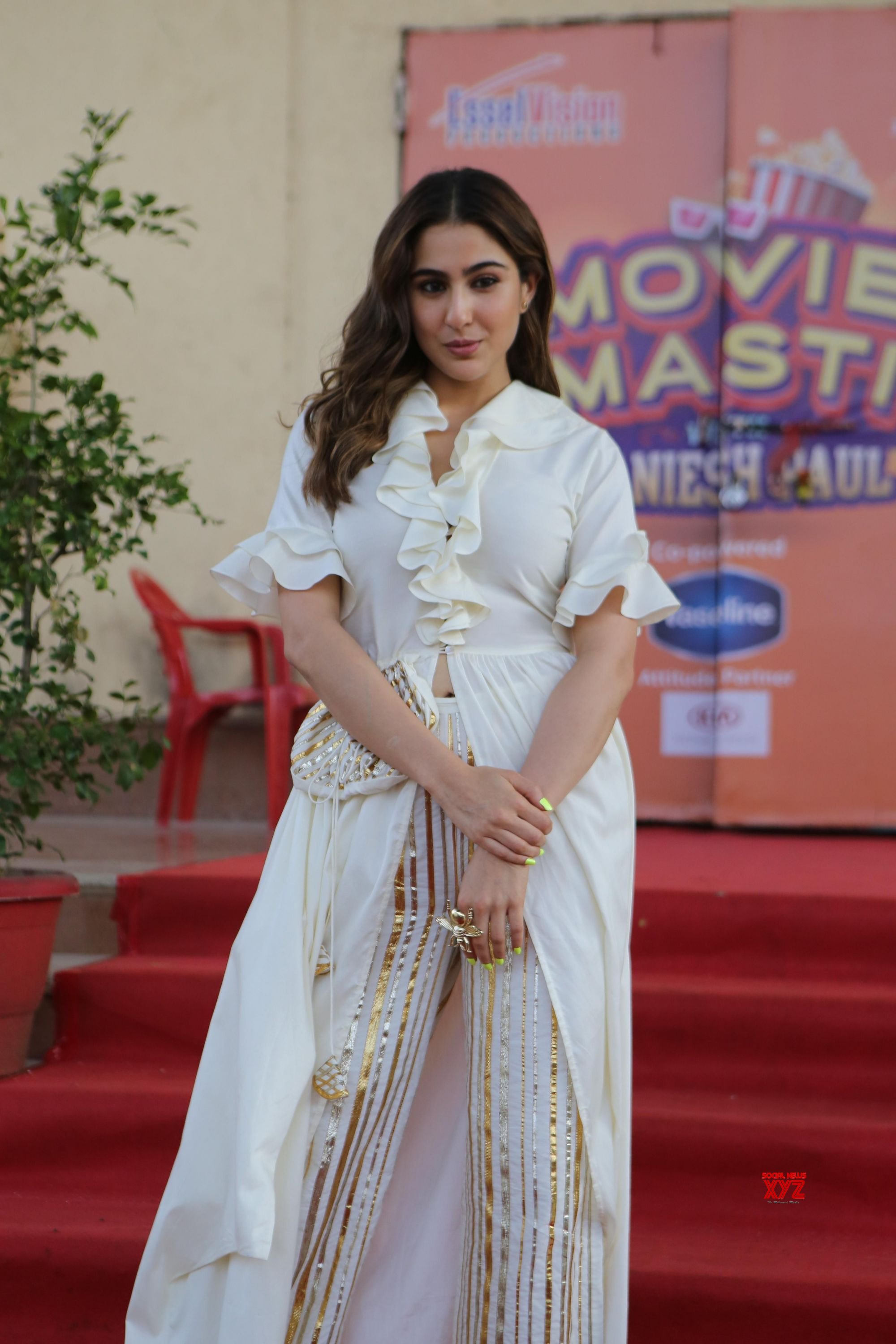 Sara Ali Khan And Rohit Shetty On The Sets Of Movies Masti With Manish ...