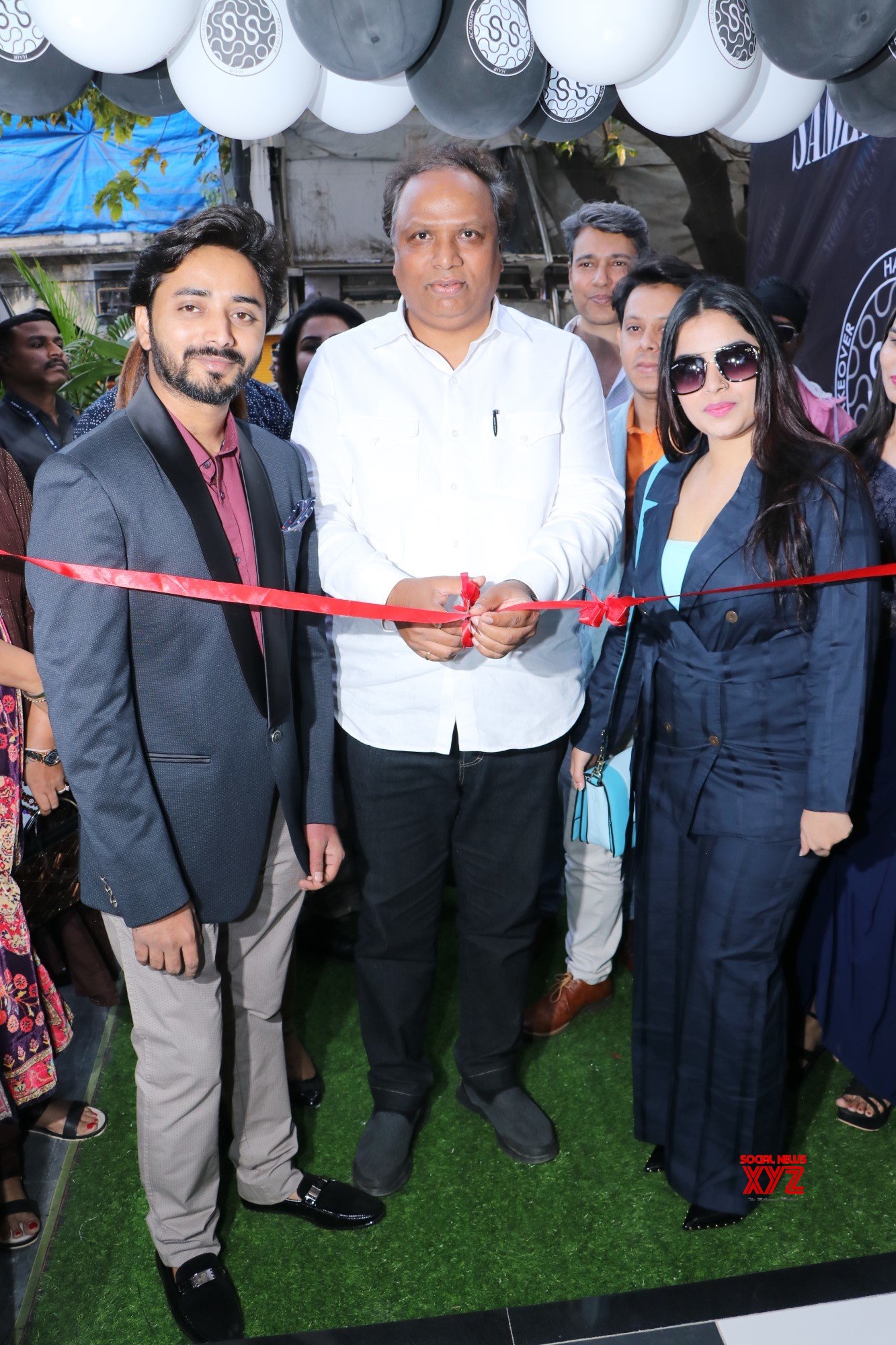 Ashish Shelar Along With Tik Tok Stars Unveils The Opening Of Sameer ...