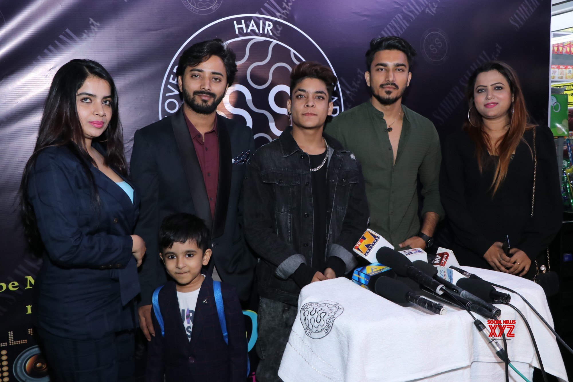 Ashish Shelar Along With Tik Tok Stars Unveils The Opening Of Sameer ...