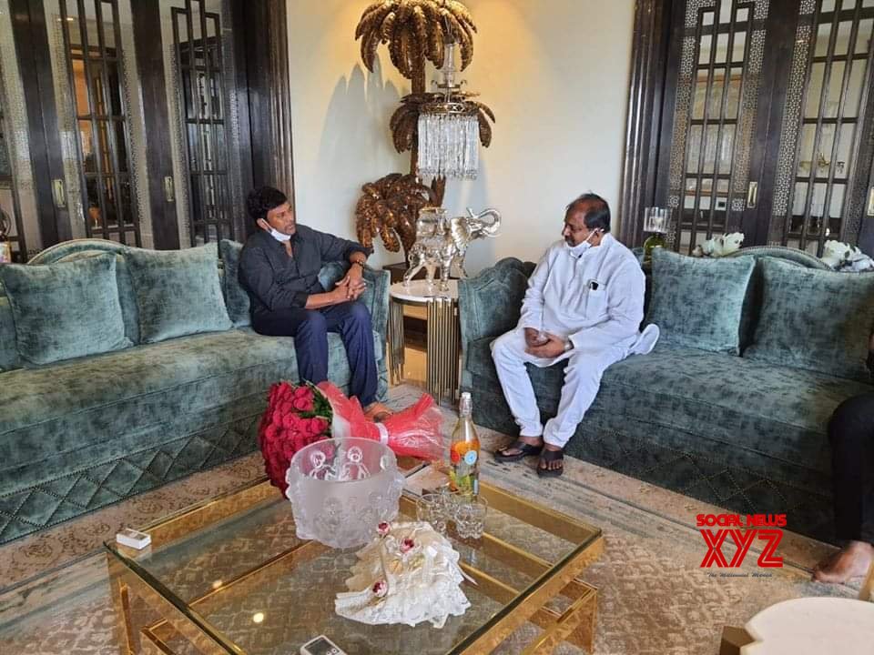 AP BJP President Somu Veerraju And 30 Rojullo Preminchadam Ela Producer Babu SV Met Megastar ...