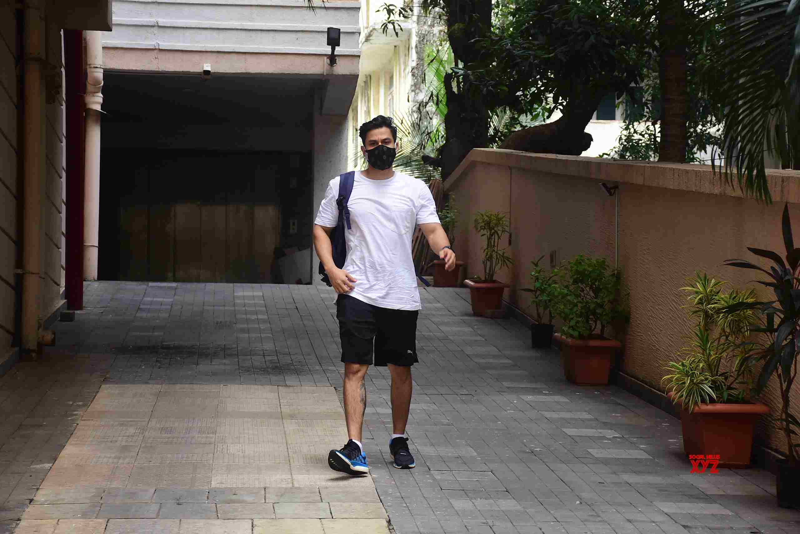 Kunal Khemu Spotted At Bandra - Gallery - Social News XYZ