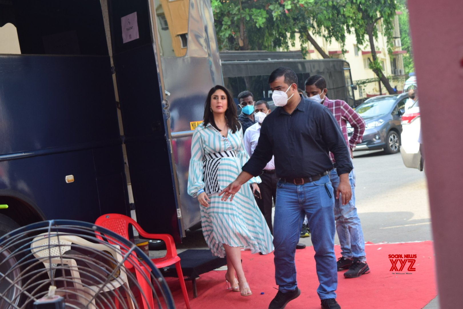 Actress Kareena Kapoor At Mehboob Studio In Bandra - Gallery - Social ...