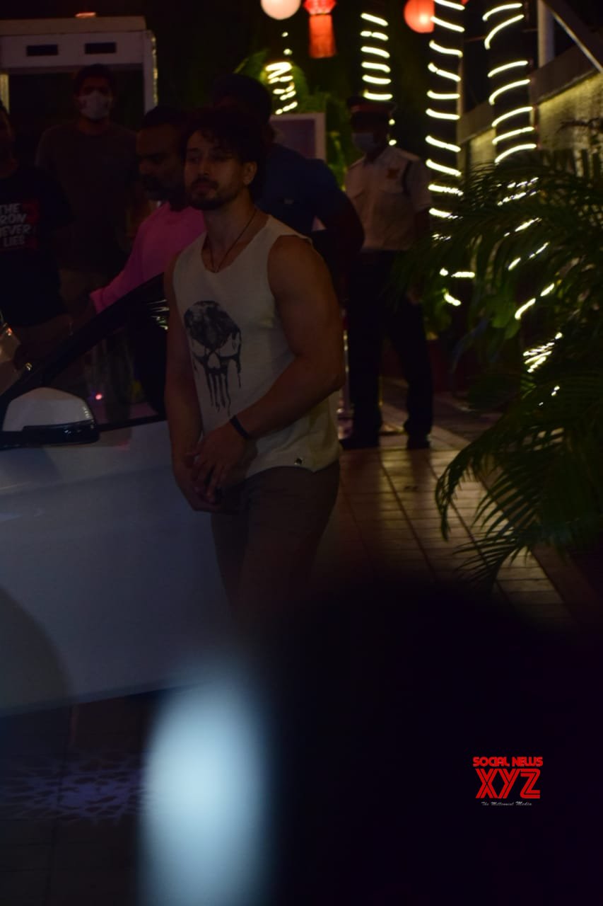 Tiger Shroff And Sister Krishna Spotted At Gym In Juhu - Gallery ...