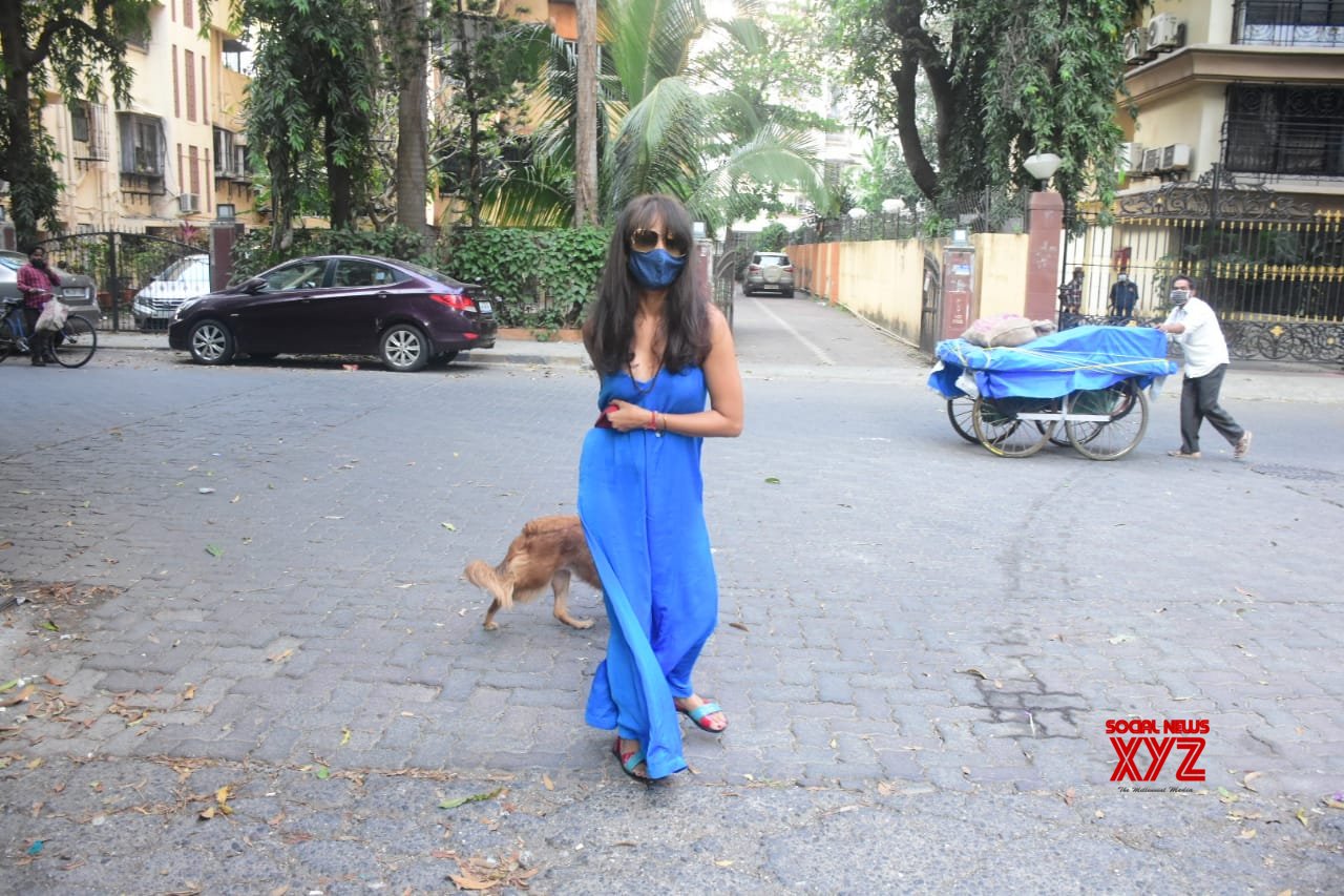 Vidya Malvade Spotted At Bandra - Gallery - Social News XYZ