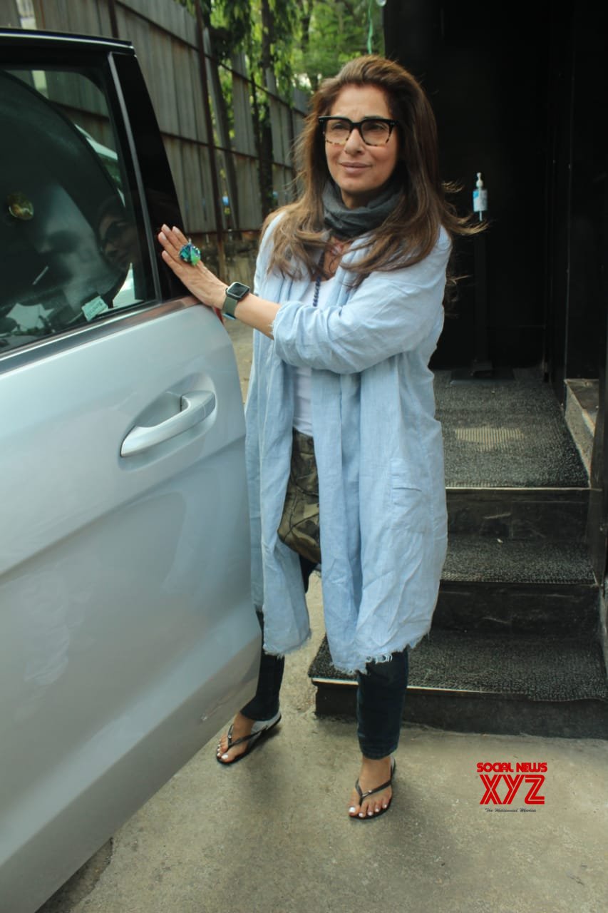 Actress Dimple Kapadia Spotted At The Nail Club In Juhu - Gallery ...