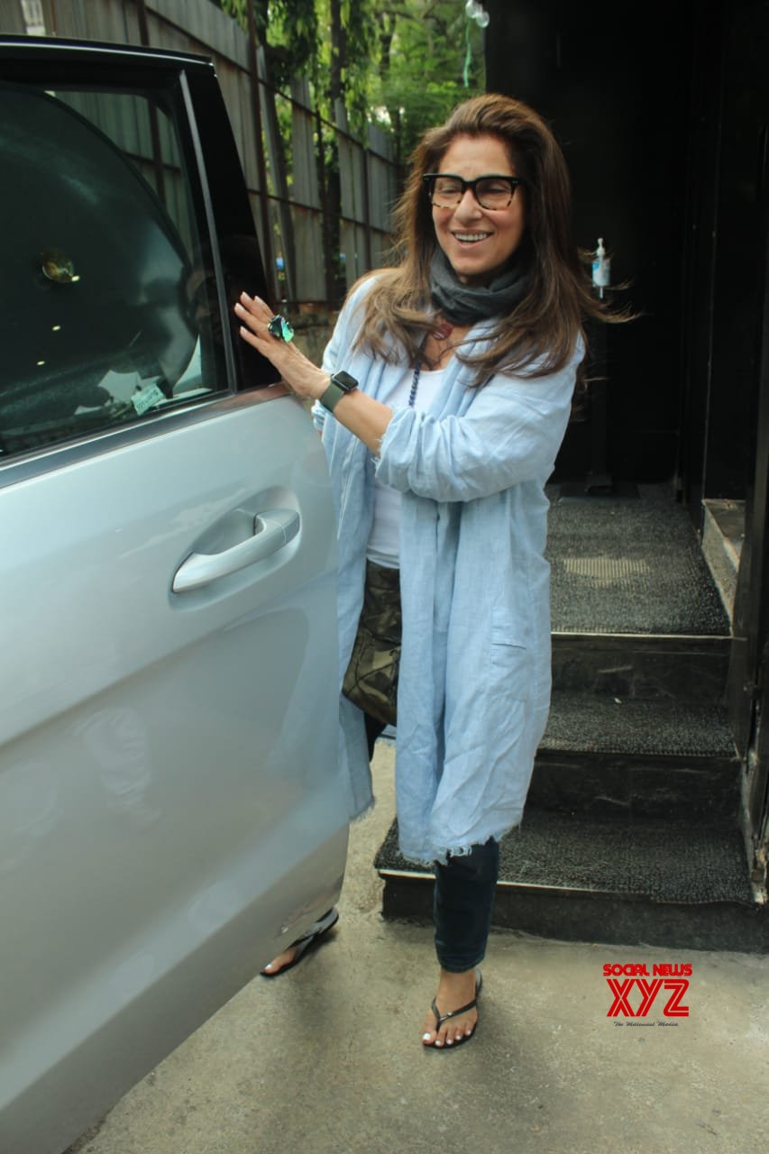 Actress Dimple Kapadia Spotted At The Nail Club In Juhu - Gallery ...
