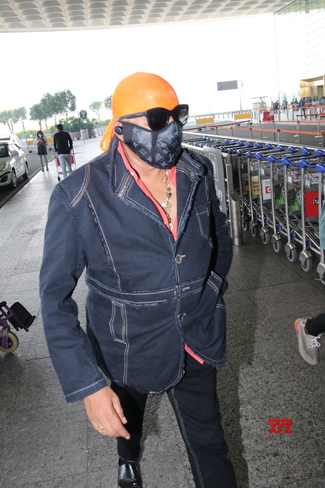 Sivamani Spotted At Airport - Gallery - Social News XYZ