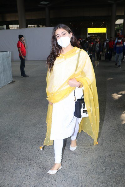 Actress Sara Ali Khan Spotted At Airport Arrival - Gallery - Social ...