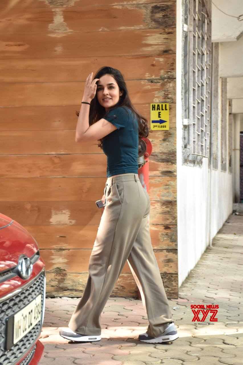 Actress Angira Dhar Snapped At Super Star Hall Andheri - Gallery ...