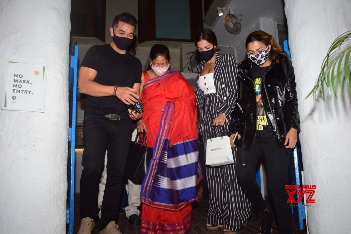 Malaika Arora And Amrita Arora And Family Spotted Olive Bandra ...