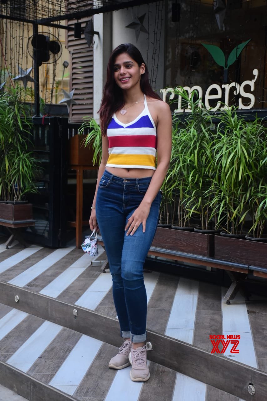 Actress Pranati Rai Prakash Spotted At Farmer's Cafe - Gallery - Social ...