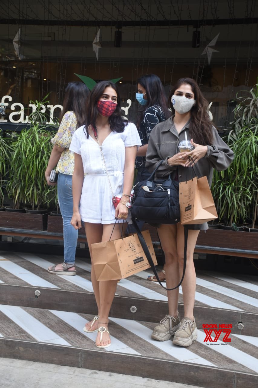 Sara Ali Khan And Sharmin Seygall Spotted At Farmer's Cafe Bandra ...