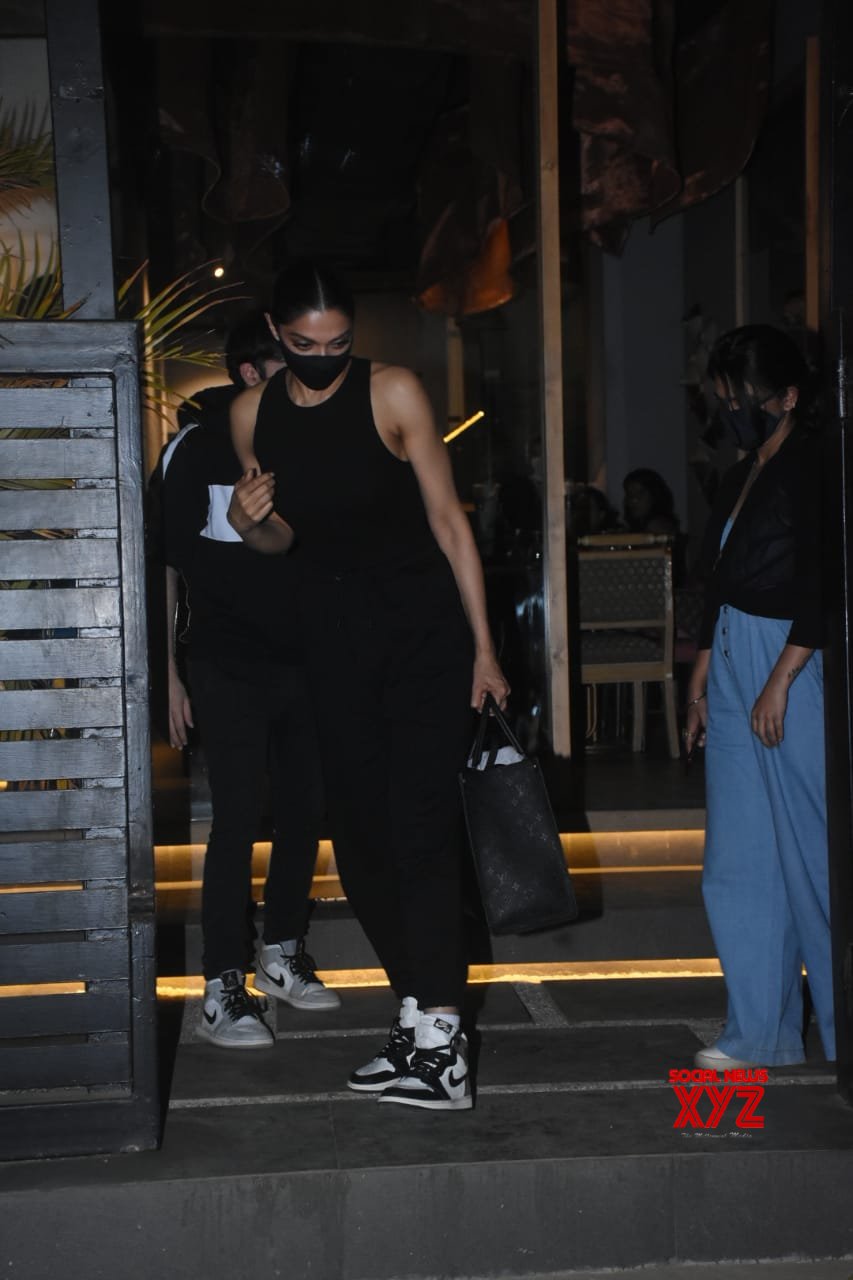 Actress Deepika Padukone Spotted Mizu Restaurant In Bandra - Gallery ...