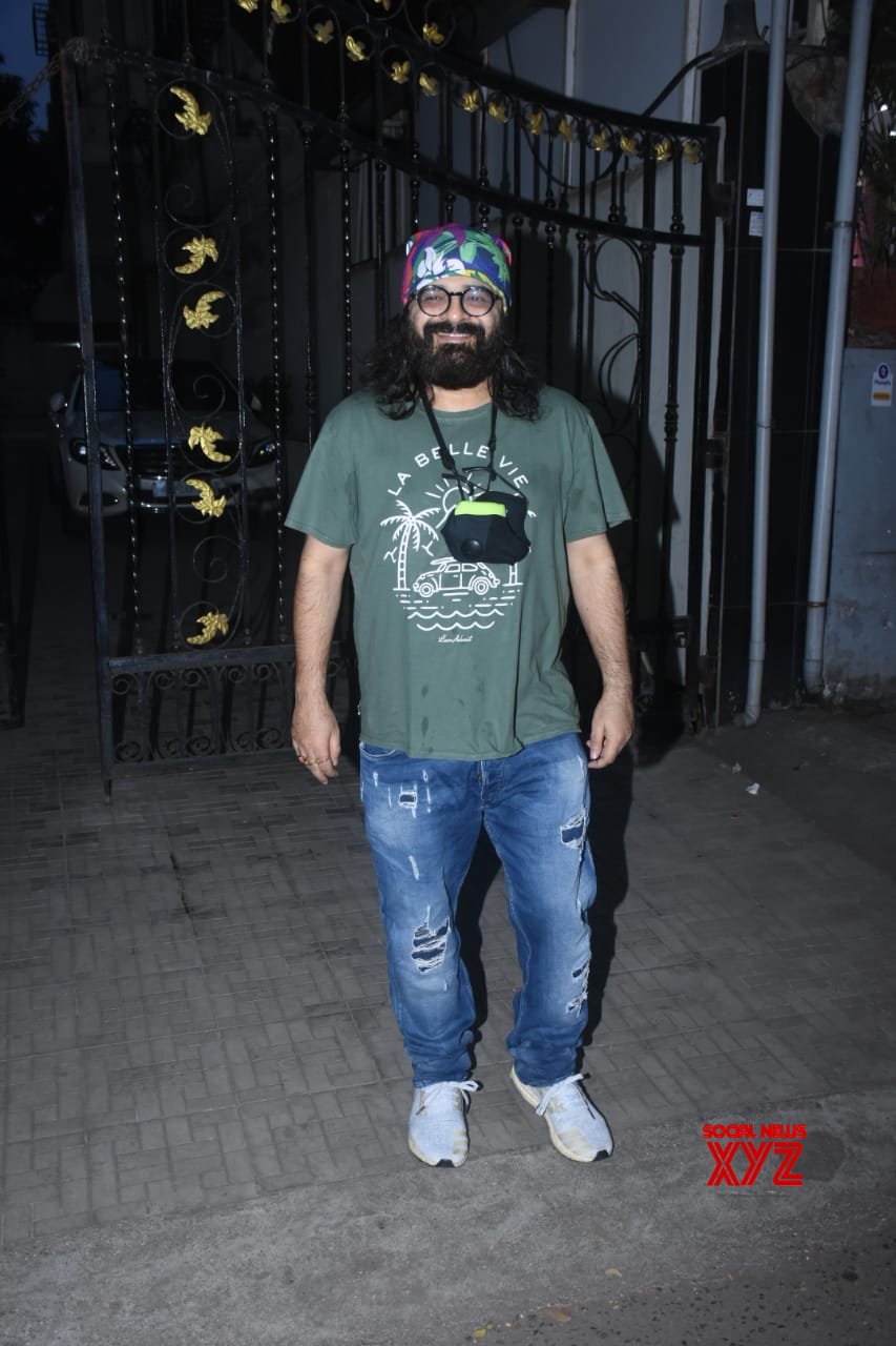 Shashi Preetam, Shakun Batra, And Karan Johar Spotted At Old Dharma ...