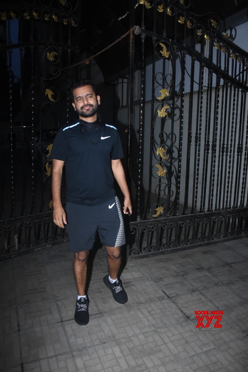 Shashi Preetam, Shakun Batra, And Karan Johar Spotted At Old Dharma ...