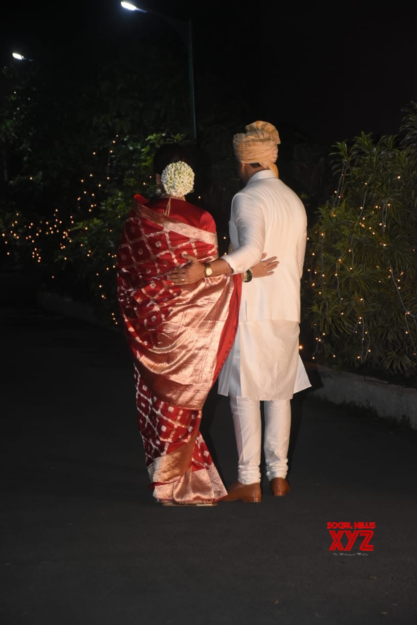 Newly Wed Dia Mirza With Her Hubby Vaibhav Rekhi Pose For Media ...
