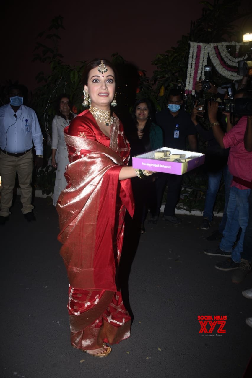 Newly Wed Dia Mirza With Her Hubby Vaibhav Rekhi Pose For Media ...