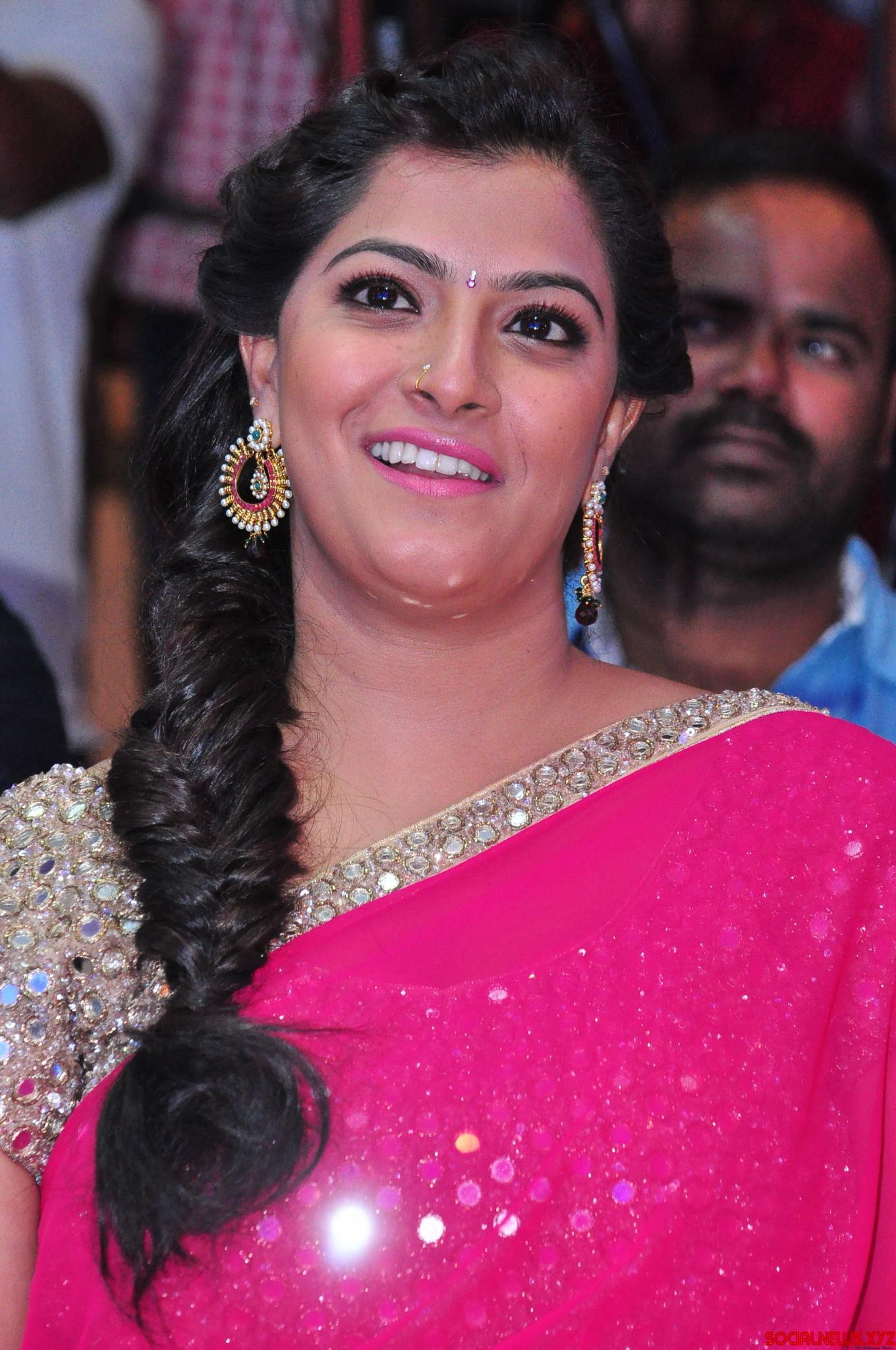 Varalaxmi Sarathkumar Stills - Social News XYZ