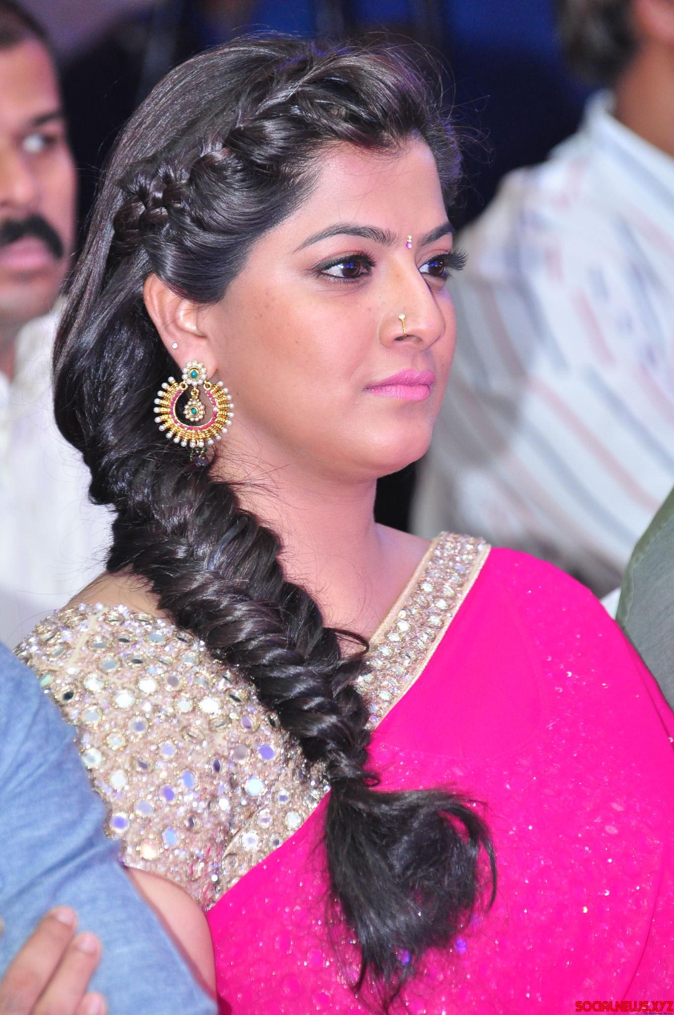 Varalaxmi Sarathkumar Stills - Social News XYZ