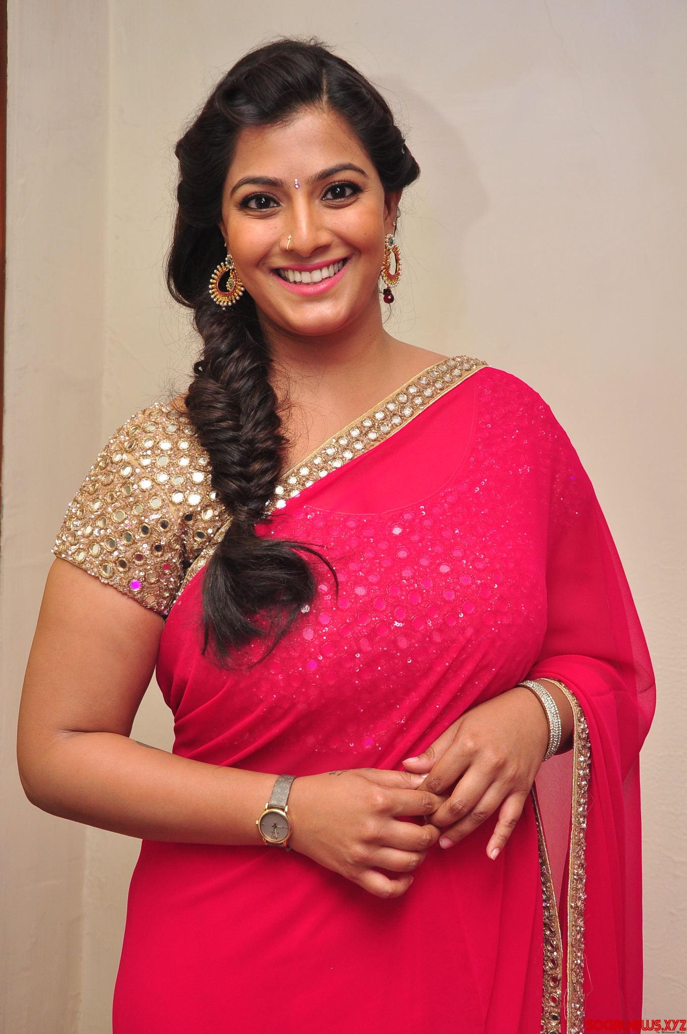 Varalaxmi Sarathkumar Stills - Social News XYZ