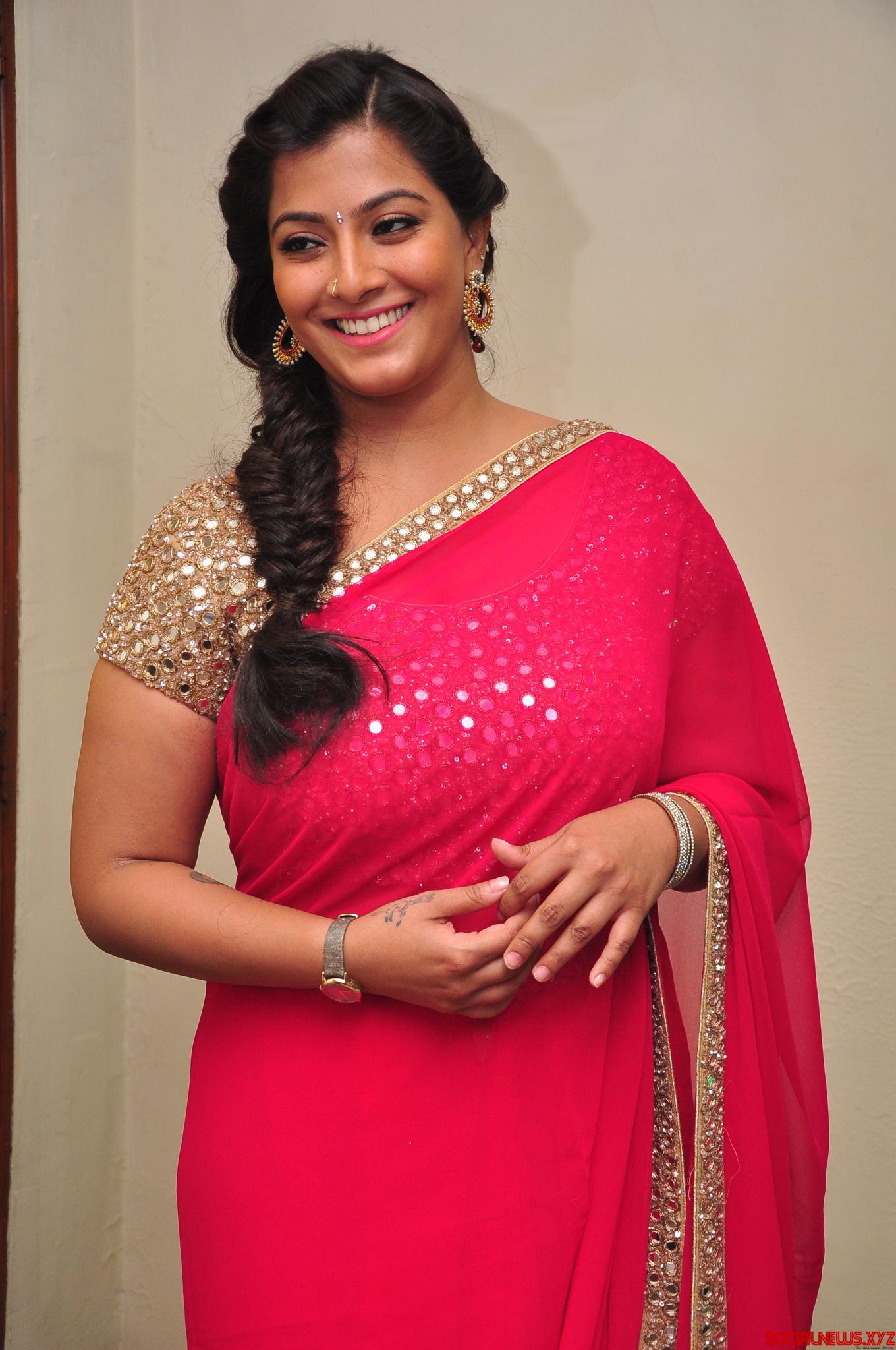 Varalaxmi Sarathkumar Stills - Social News XYZ