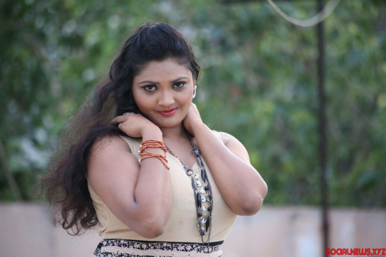 Actress Vasavi Reddy New Stills - Social News XYZ