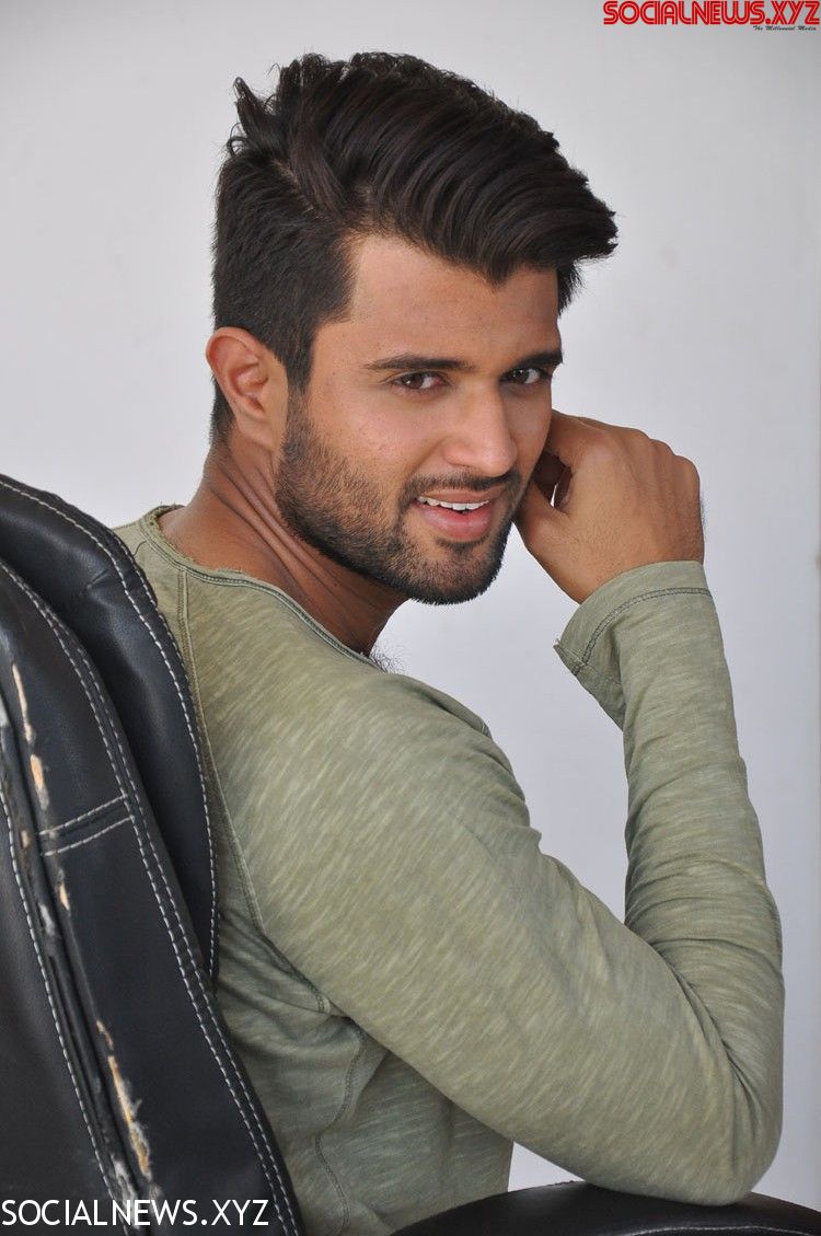Vijay Devarakonda Stills From Dwaraka Movie Interview - Social News XYZ