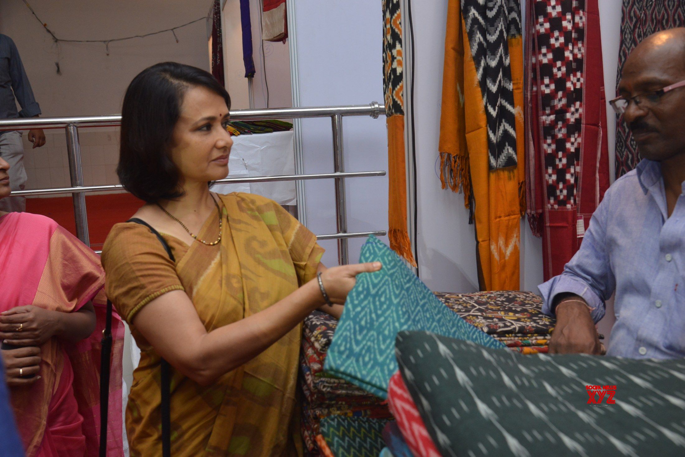 Akkineni Amala Inaugurates Go Swadeshi Expo At Banjara Hills Gallery ...