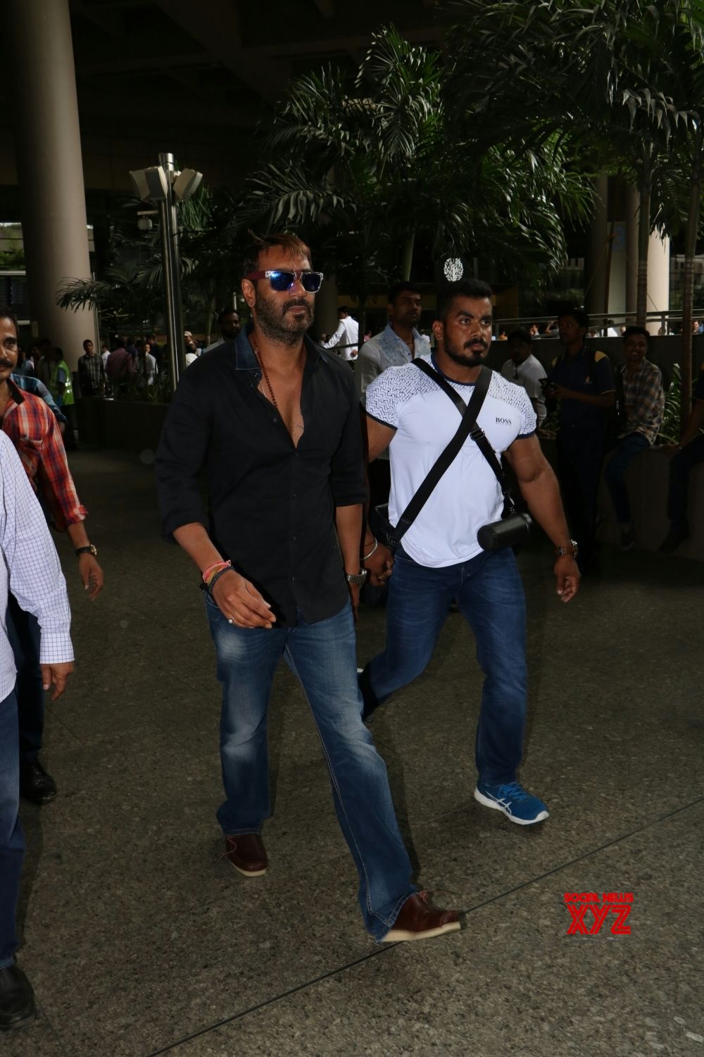 Mumbai: Ajay Devgan spotted at airport - Social News XYZ