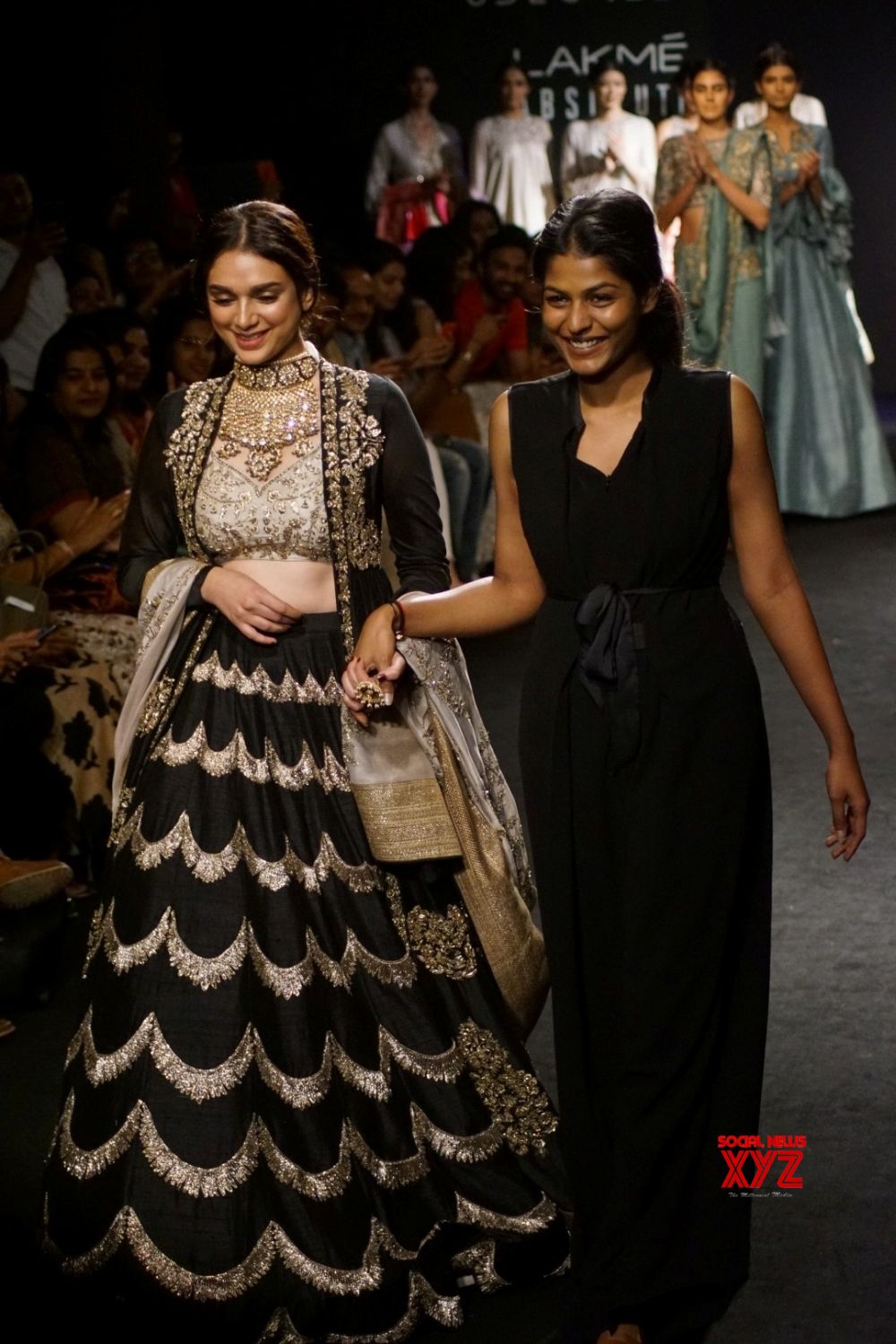 Mumbai: Aditi Rao Hydari walks the ramp for Jayanti Reddy at LFW Winter ...