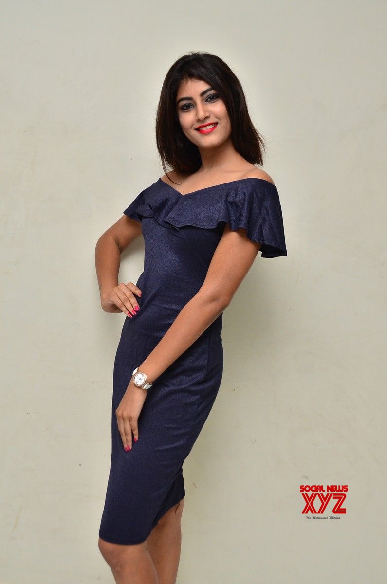 Actress Divya Stills From Malli Vachindha Movie Press Meet - Social ...