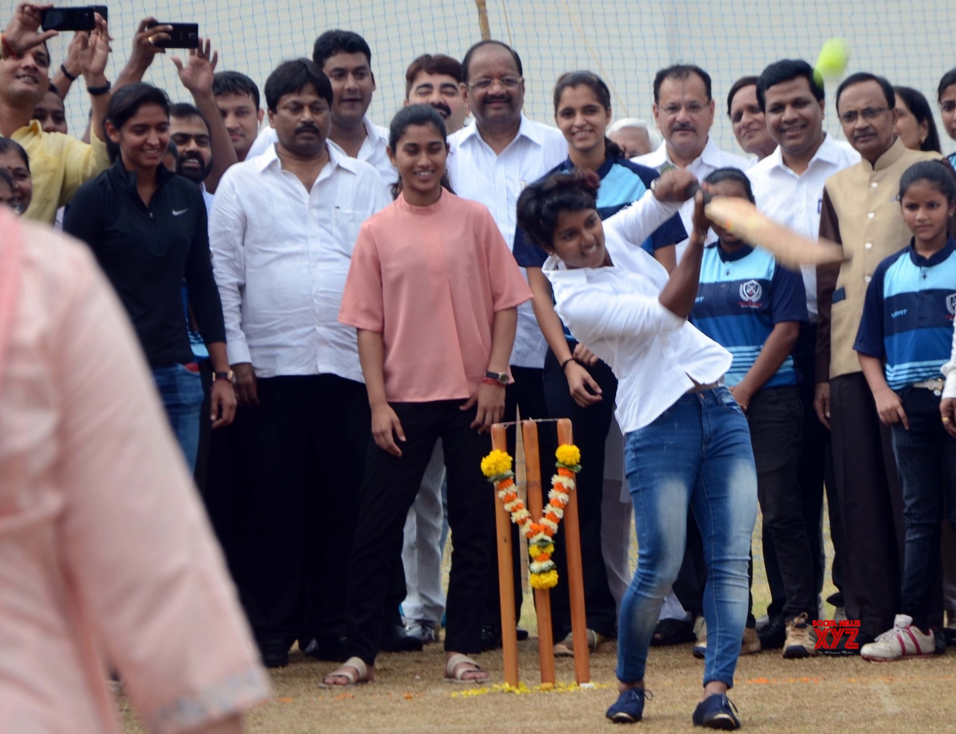 Mumbai: Poonam Raut launches her cricket academy - Social News XYZ