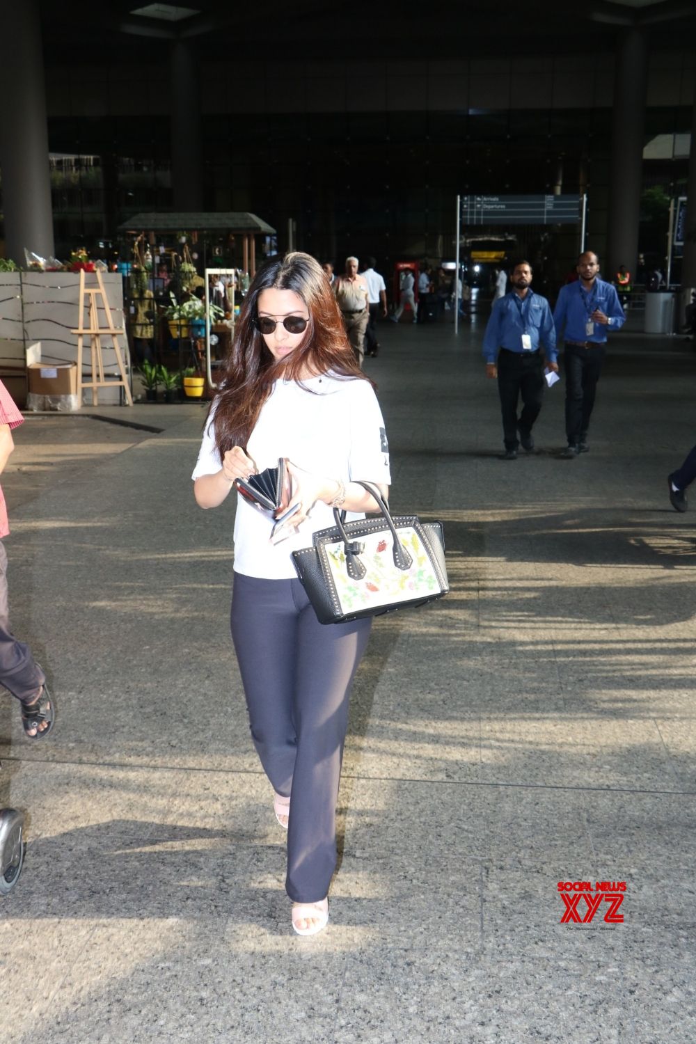 Mumbai: Riya Sen and Shivam Tewari spotted at airport - Social News XYZ