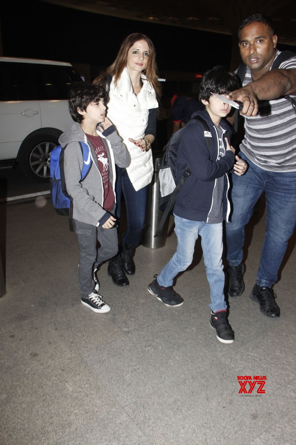 Mumbai:Sussanne Khan, Hrehaan Roshan and Hridhaan Roshan seen at ...