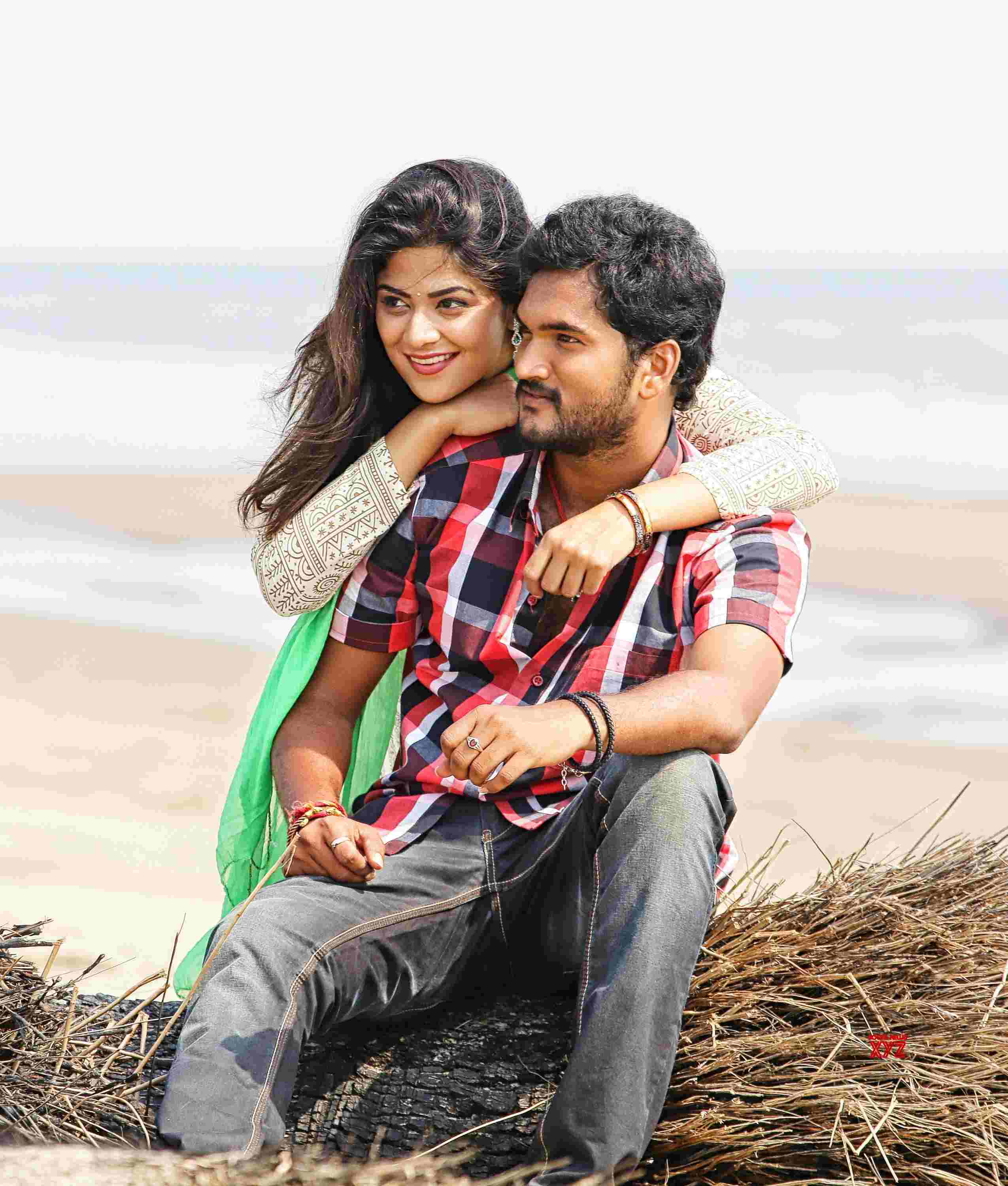 Anaganaga Oka Oollo Movie Stills - Social News XYZ