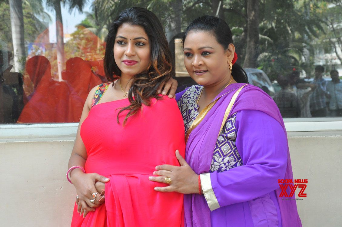 Shakeela And Geethanjali Stills From Seelavathi Movie Teaser Launch ...