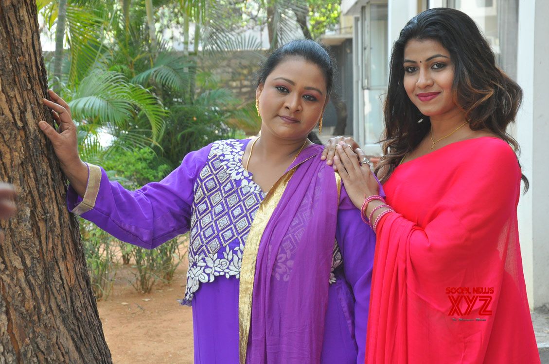 Shakeela And Geethanjali Stills From Seelavathi Movie Teaser Launch ...