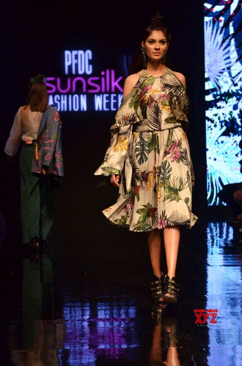 PAKISTAN LAHORE FASHION WEEK #Gallery - Social News XYZ