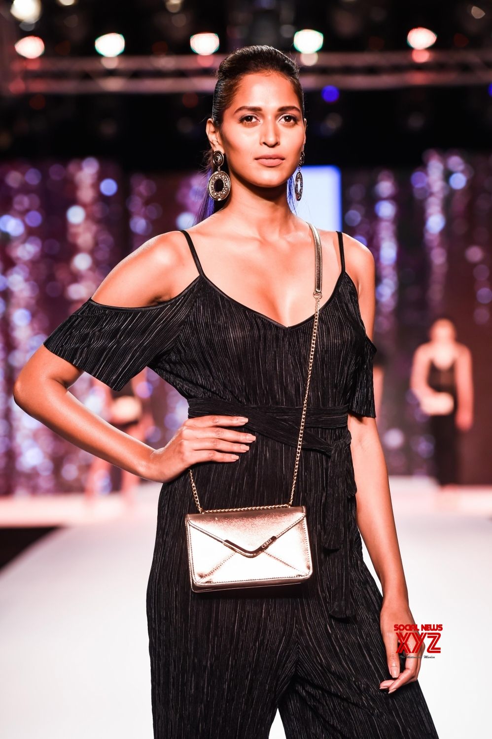 Mumbai: Bombay Times Fashion Week 2018 Day 2 Urvashi Rautela #Gallery ...