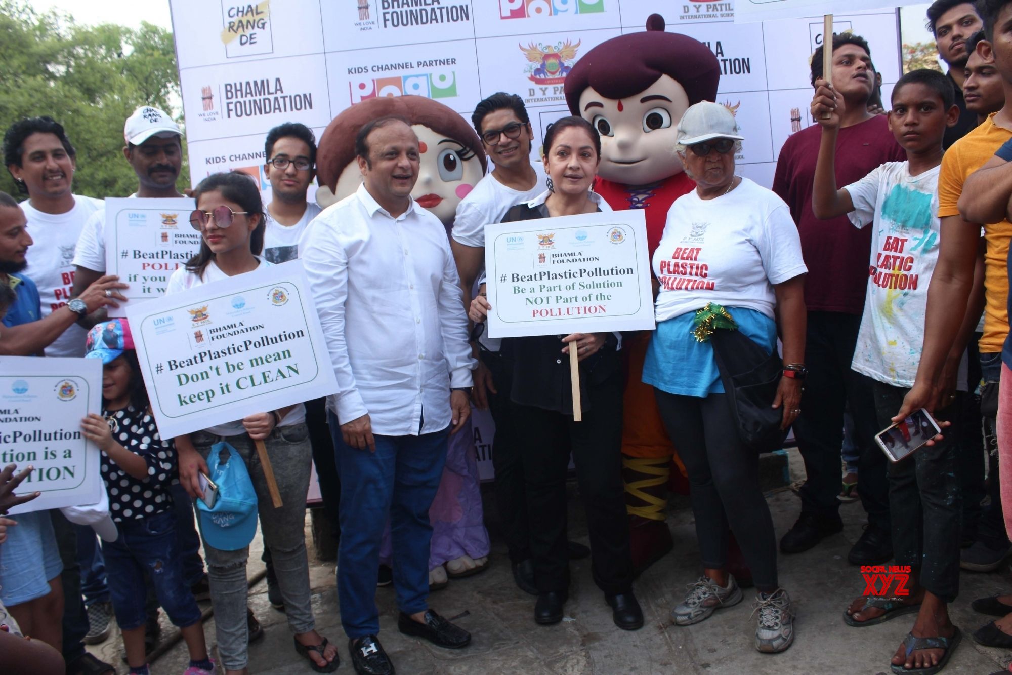 Mumbai: Shaan, Pooja Bhatt promote plastic ban #Gallery - Social News XYZ