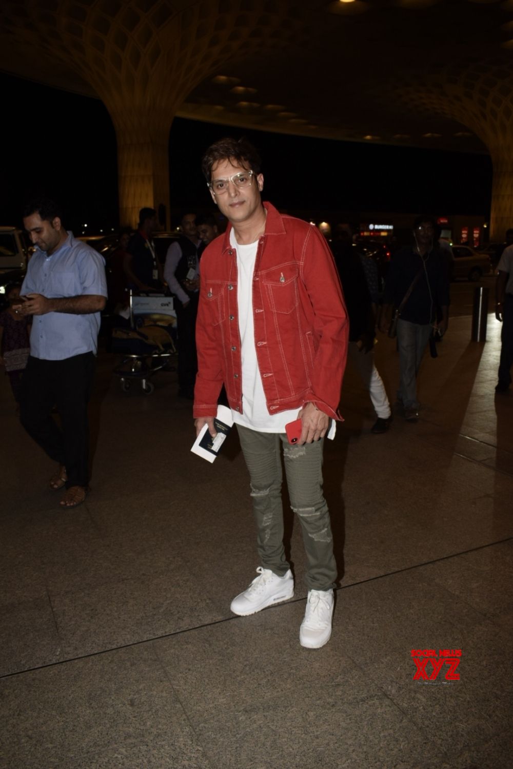 Mumbai: Jimmy Sheirgill leaves for Bangkok to attend IIFA Awards # ...