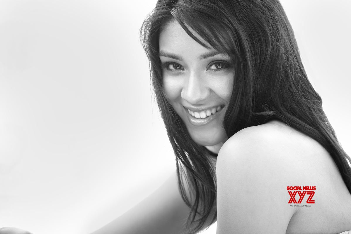 Actress Anchal Singh Latest Glam Stills - Social News XYZ